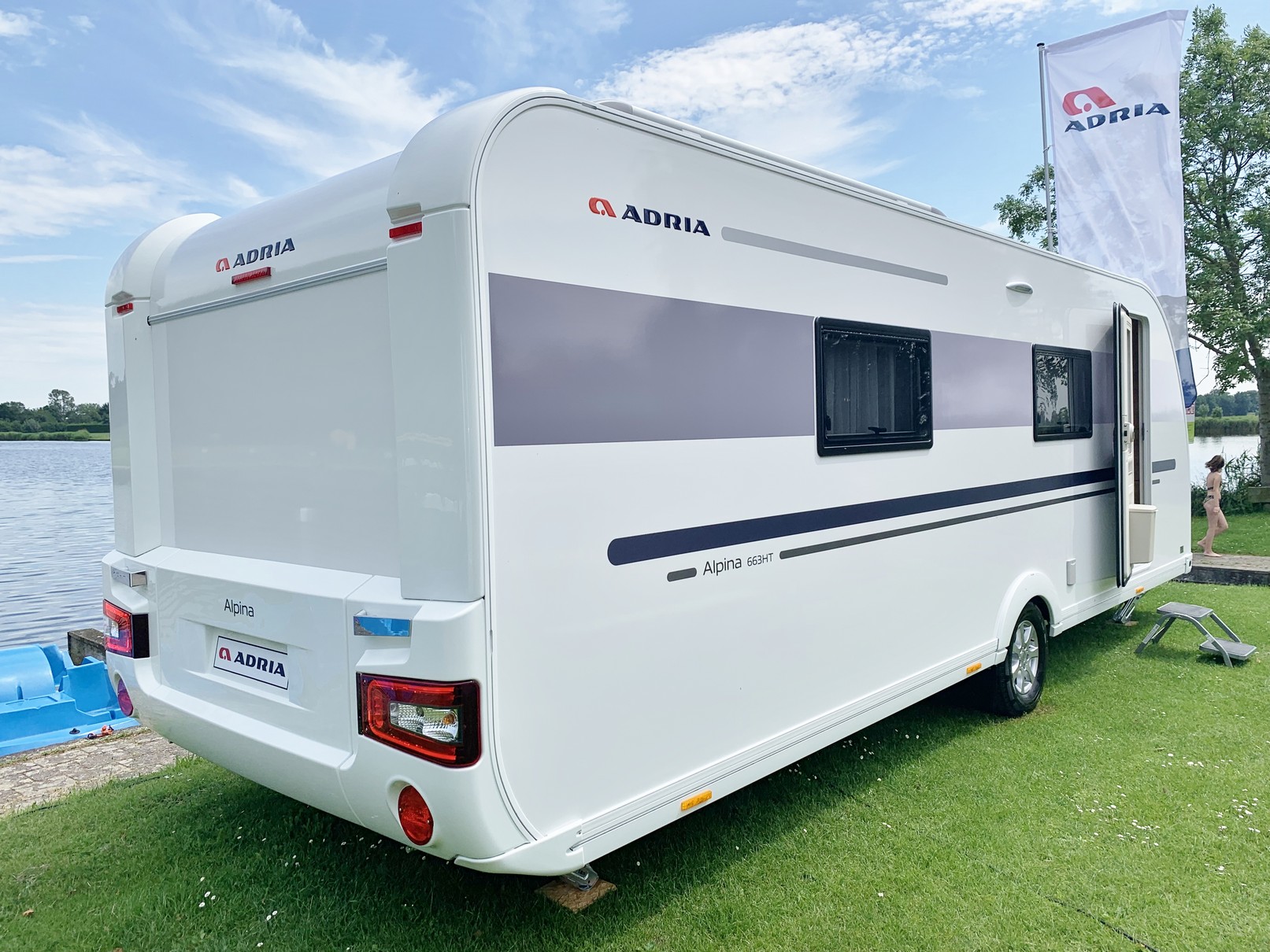 Adria caravans 2021: de nieuwe Adria Alpina 2021 caravan - MEERBEEK ...