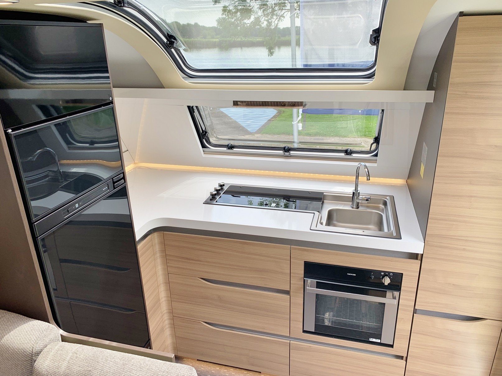 Adria caravans 2021: de nieuwe Adria Alpina 2021 caravan - MEERBEEK ...