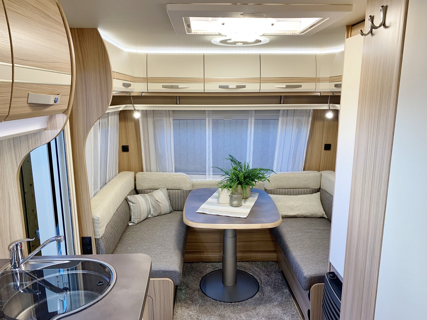 FENDT 2020 CARAVANS - BIANCO SELECTION 2020 CARAVAN - MEERBEEK caravans ...