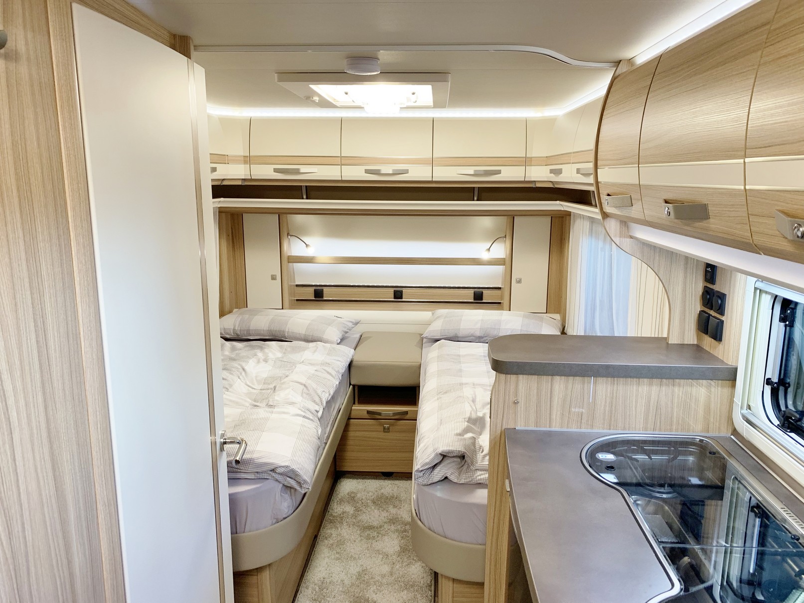 FENDT 2020 CARAVANS - BIANCO SELECTION 2020 CARAVAN - MEERBEEK caravans ...
